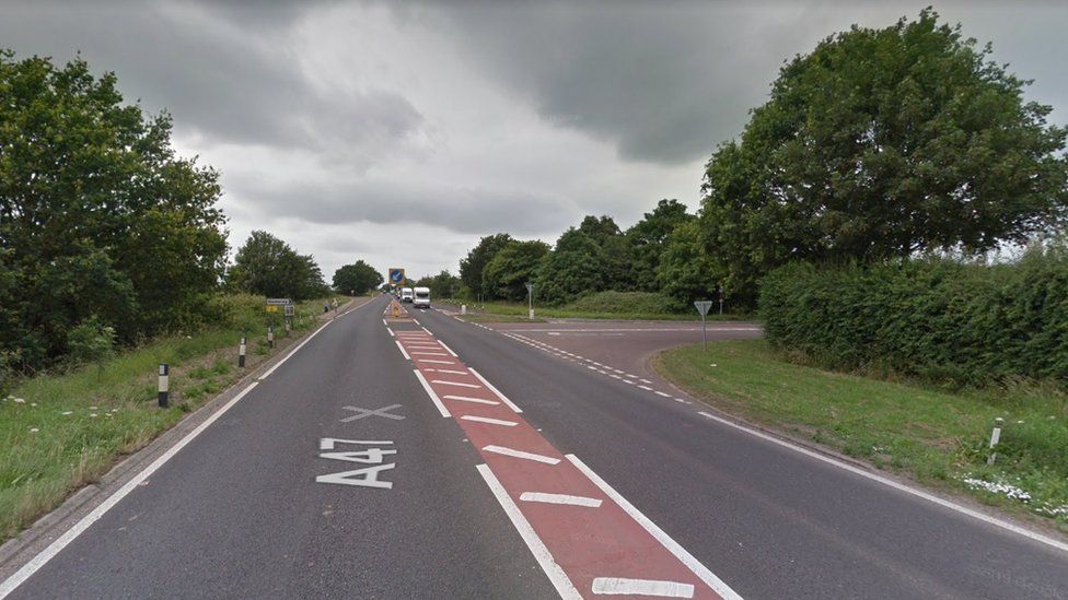 East Tuddenham: Arrest as motorcyclist dies in A47 crash - BBC News