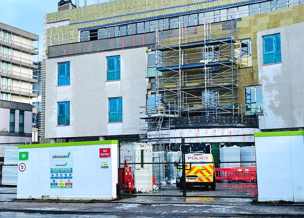 Worker dies at Aberdeen hospital construction site - BBC News