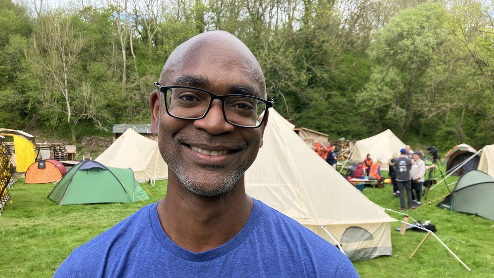 NHS Wales: Ex-soldiers part of staff training course - BBC News