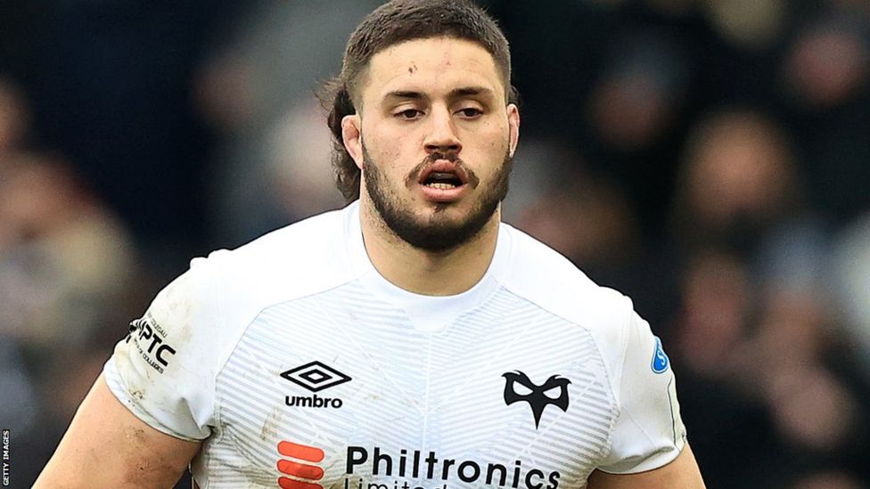 Ethan Roots: How dating the wrong girl was the right move for new ...