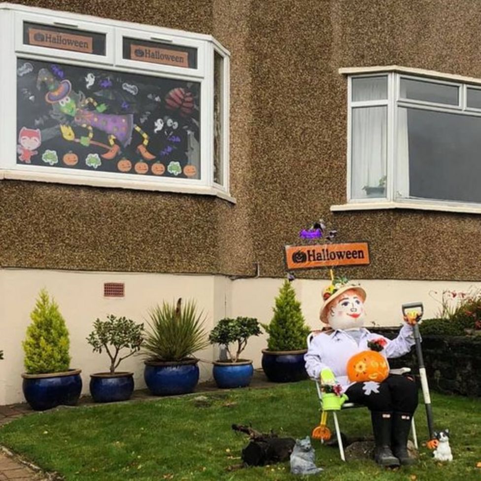 Witchy windows: Scots decorate homes for Halloween - BBC News