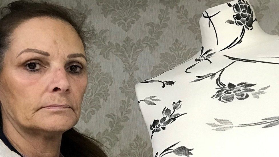 Covid lockdown: Wales' businesses divided over circuit-breaker - BBC News