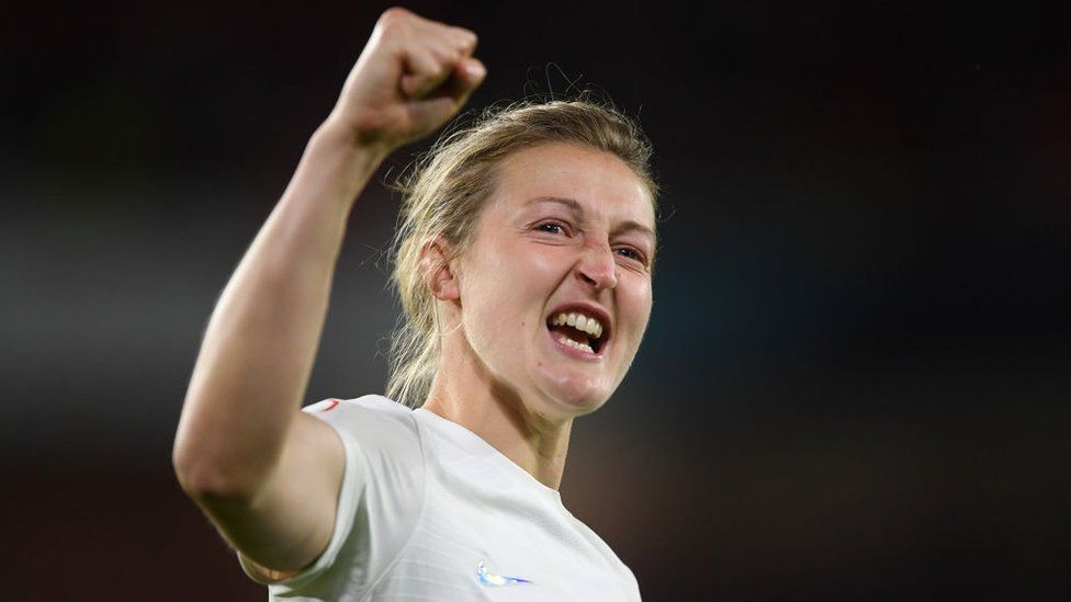 Manchester City and England striker Ellen White announces retirement ...