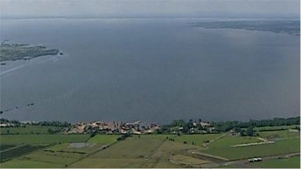 Lough Neagh sand dredging to continue - BBC News
