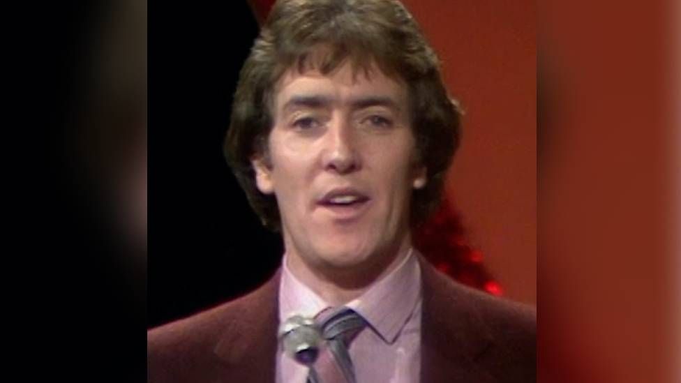 Hywel Gwynfryn a Noson Nadolig 1982 - BBC Cymru Fyw