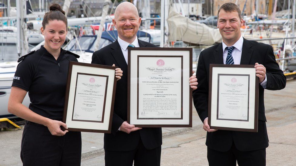Bravery awards after Lerwick harbour rescue - BBC News