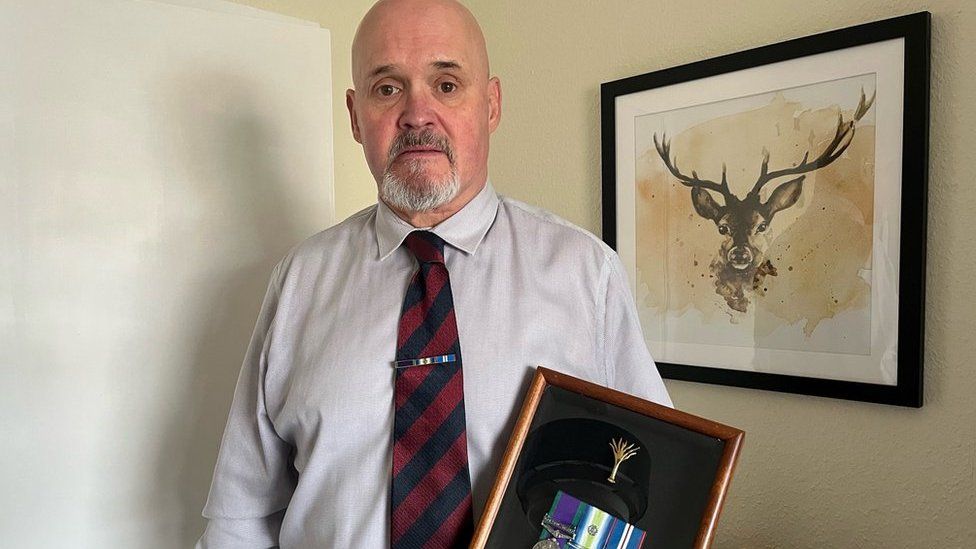 Suddo'r Sir Galahad: Cyn-filwyr yn dal i chwilio am atebion - BBC Cymru Fyw