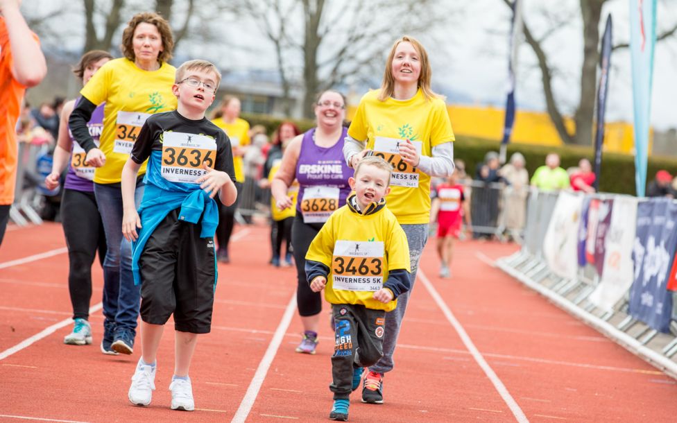 In pictures: Inverness Half Marathon and 5k - BBC News