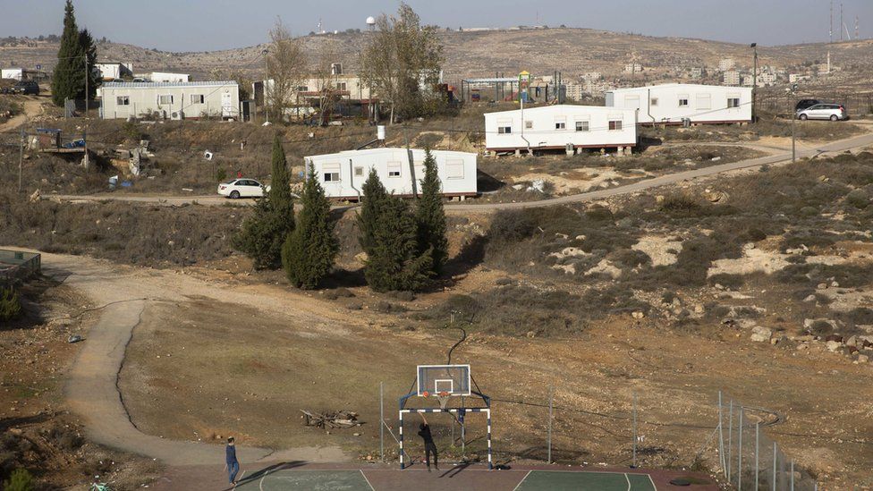 Jewish settlers agree to leave Amona site in occupied West Bank - BBC News