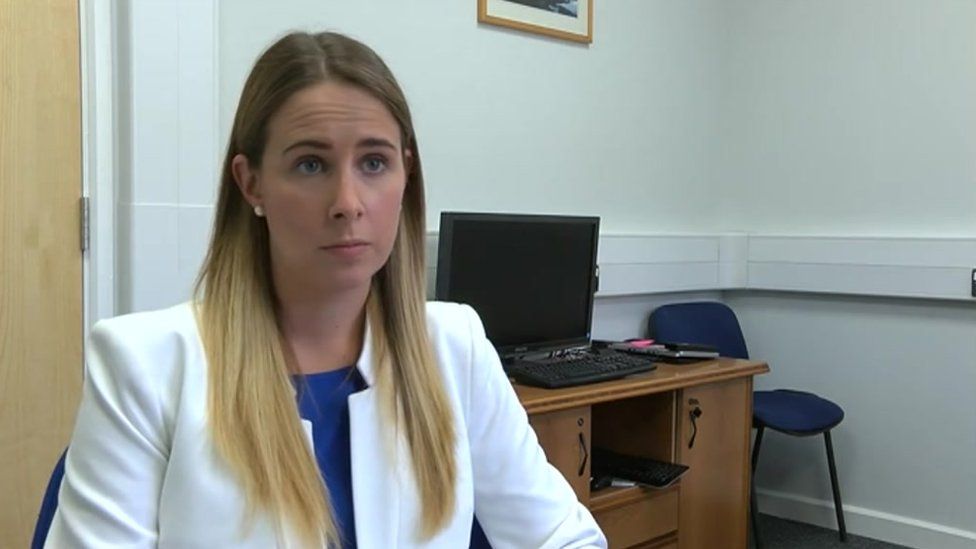 Naomi Rees: Parents' plea to missing daughter, 15 - BBC News