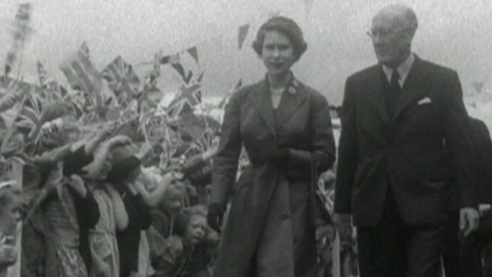 Platinum Jubilee: The Queen and the island of Ireland - BBC News