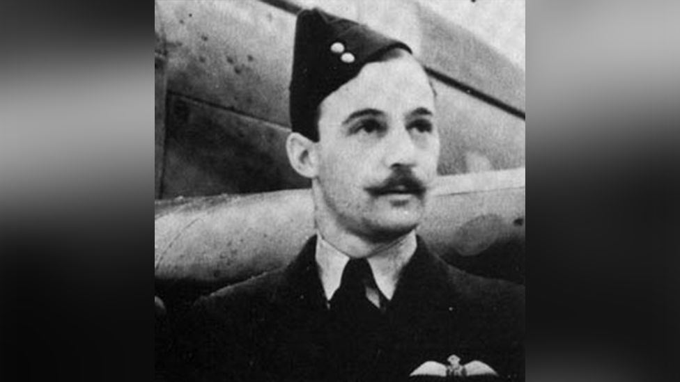 Battle of Britain: 'The few' remembered on 80th anniversary - BBC News