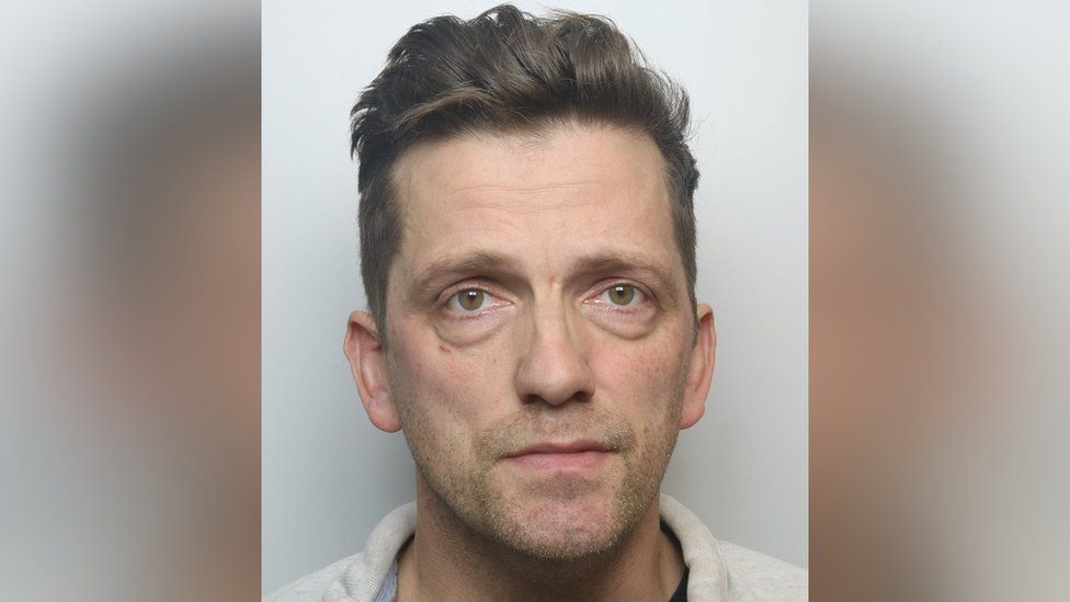 Carcharu gyrrwr am achosi marwolaeth plismones yn Sir Gâr - BBC Cymru Fyw