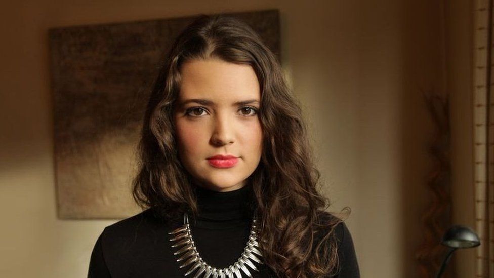 Sylfaenydd Llyfrau Llafar Cymru yn 'arwres' - BBC Cymru Fyw