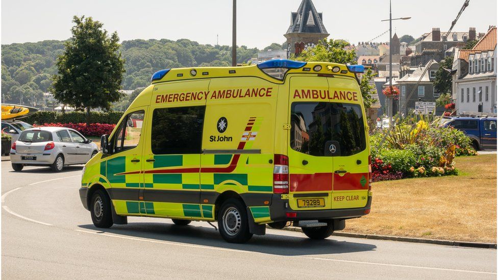 Injured Guernsey cliff walker taken to hospital - BBC News