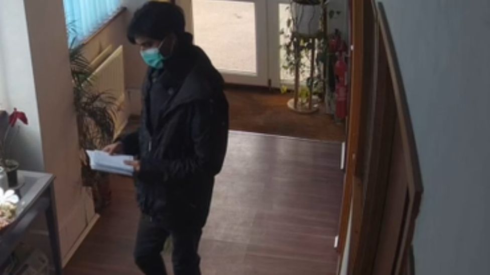 Shakeel Mohammad: Missing man 'could be crime victim' - BBC News