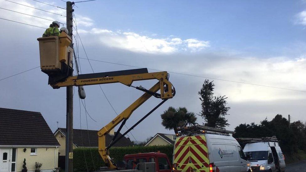 Former Hurricane Ophelia sweeps through Isle of Man - BBC News