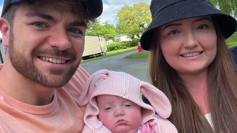 Mum, 29, with inoperable brain tumour in plea for research - BBC News