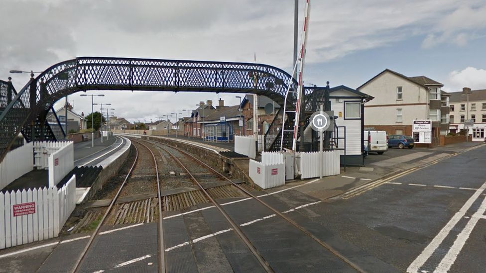 Castlerock: Translink offers reward after train station fight - BBC News