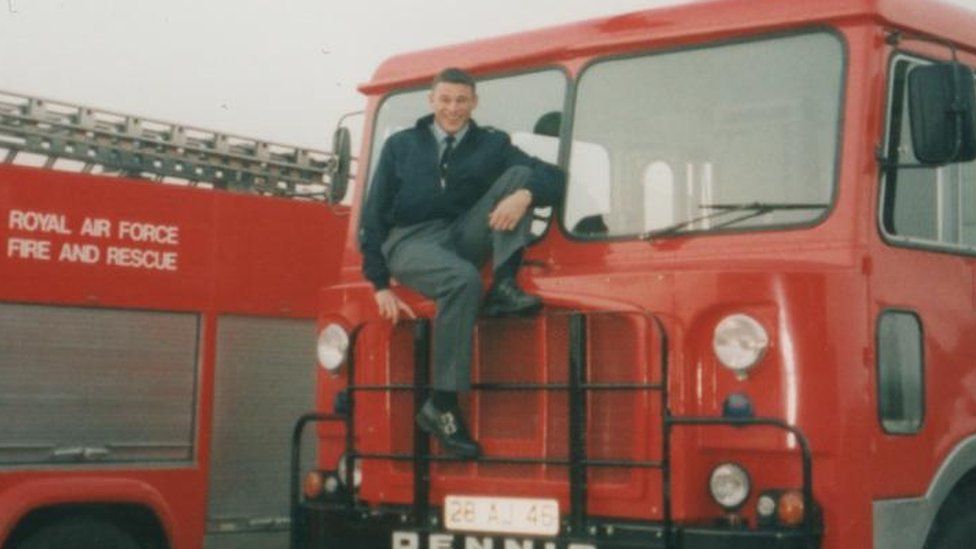 LGBT military ban: 'I was marched off RAF base for being gay' - BBC News