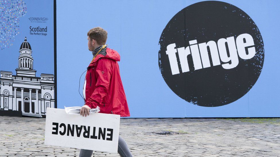 Edinburgh festivals: Fringe performers camping to save money - BBC News