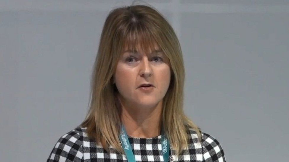 Ex-PSNI firearms chief 'singled out' trade unionist - BBC News