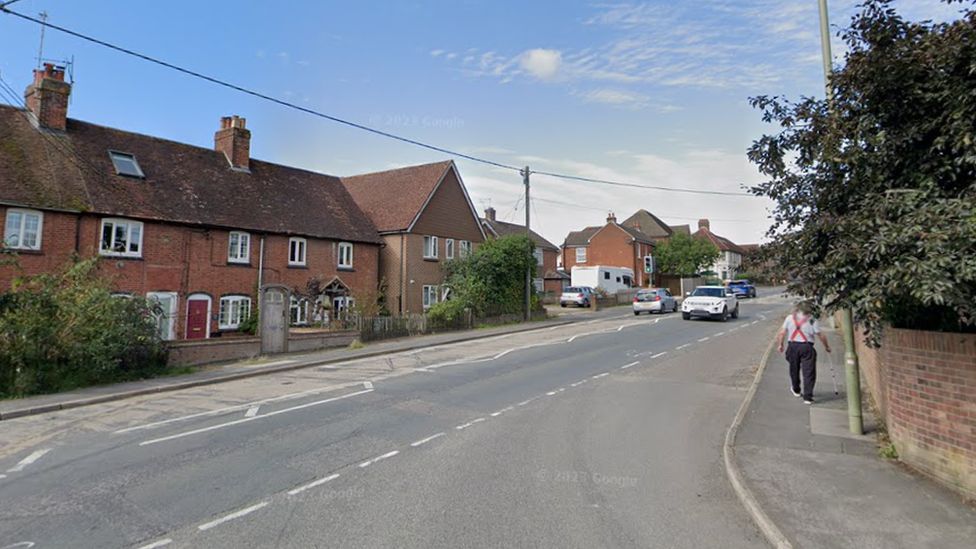 Bishop's Waltham crash: Motorcyclist was son's 'biggest hero' - BBC News