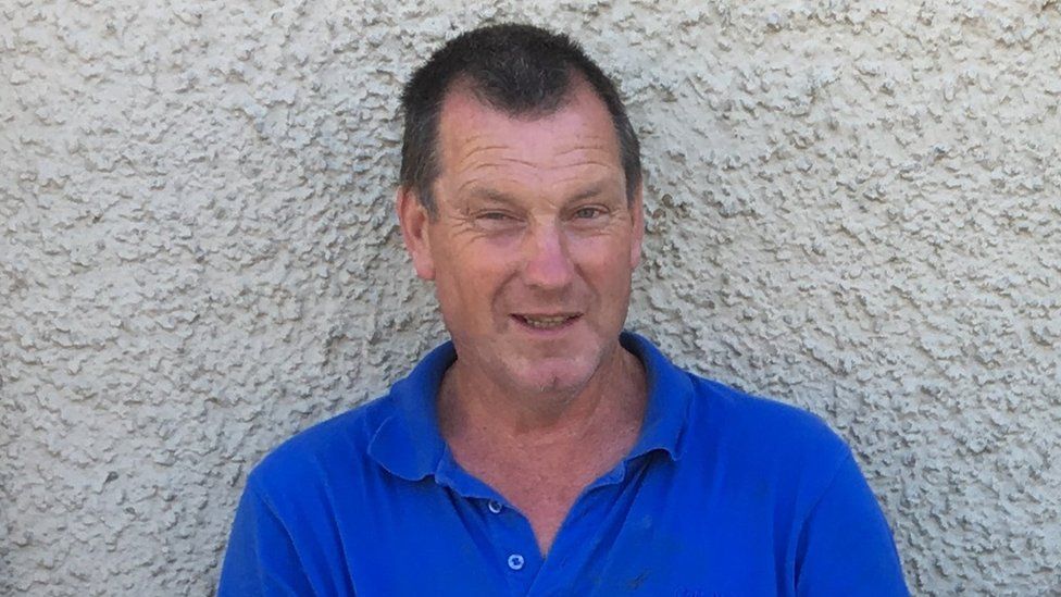 Probe into Clive Roberts' unexplained Aberaeron beach death - BBC News