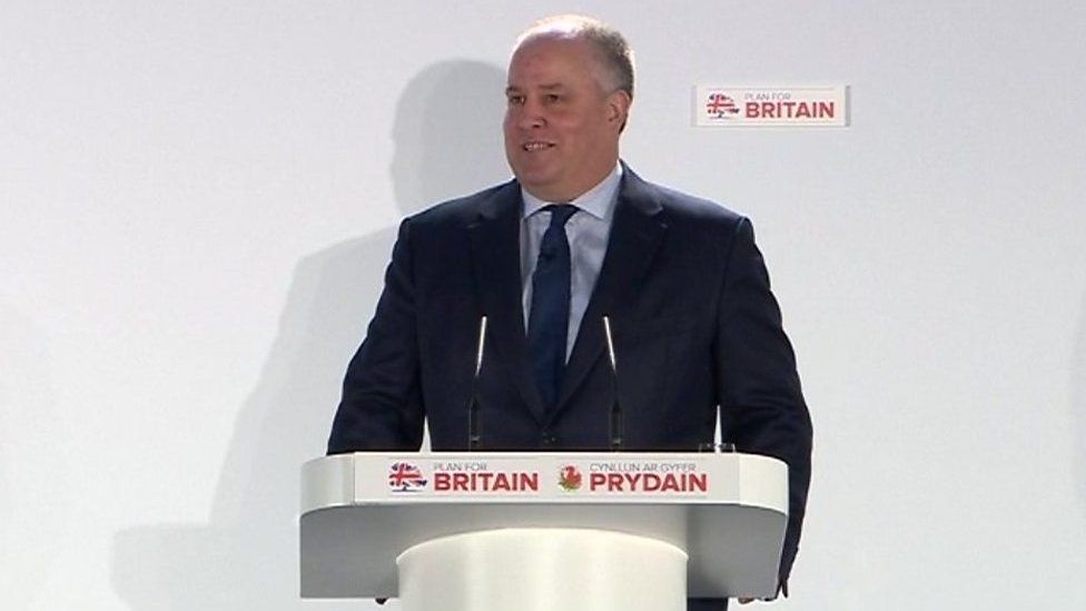 The tricky politics of pro-Brexit Wales - BBC News