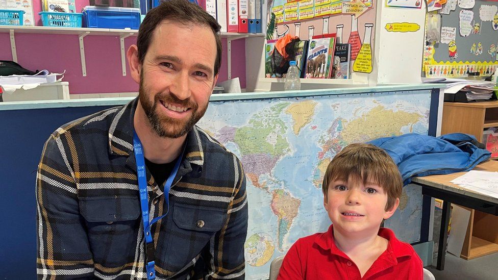 Welsh language: Mum makes resources for non-fluent parents - BBC News