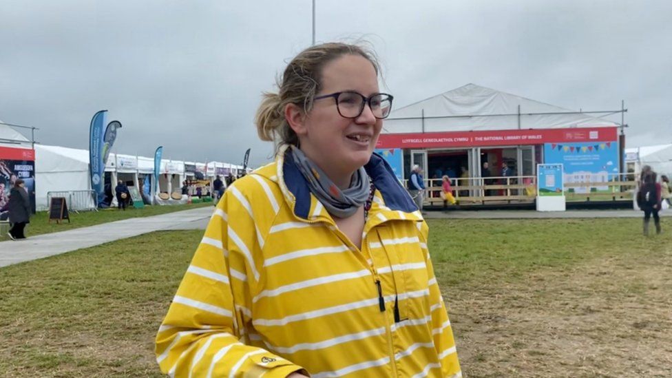 'Rhoi'r byd yn ei le' wrth ddychwelyd i faes yr Eisteddfod - BBC Cymru Fyw