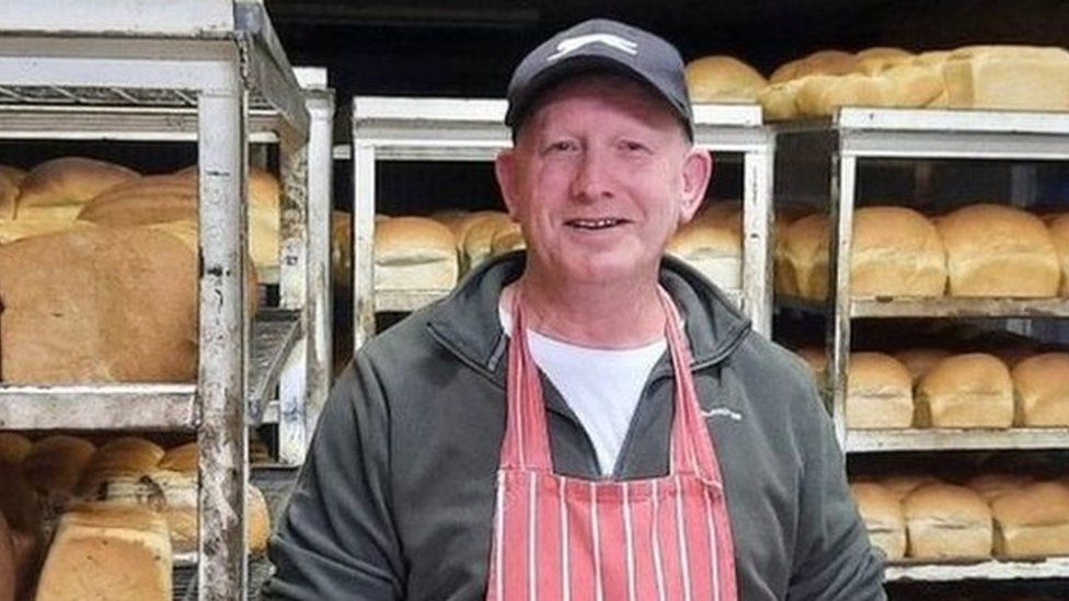 Cynllun i greu perllan gymunedol yng Nghwm Penmachno - BBC Cymru Fyw