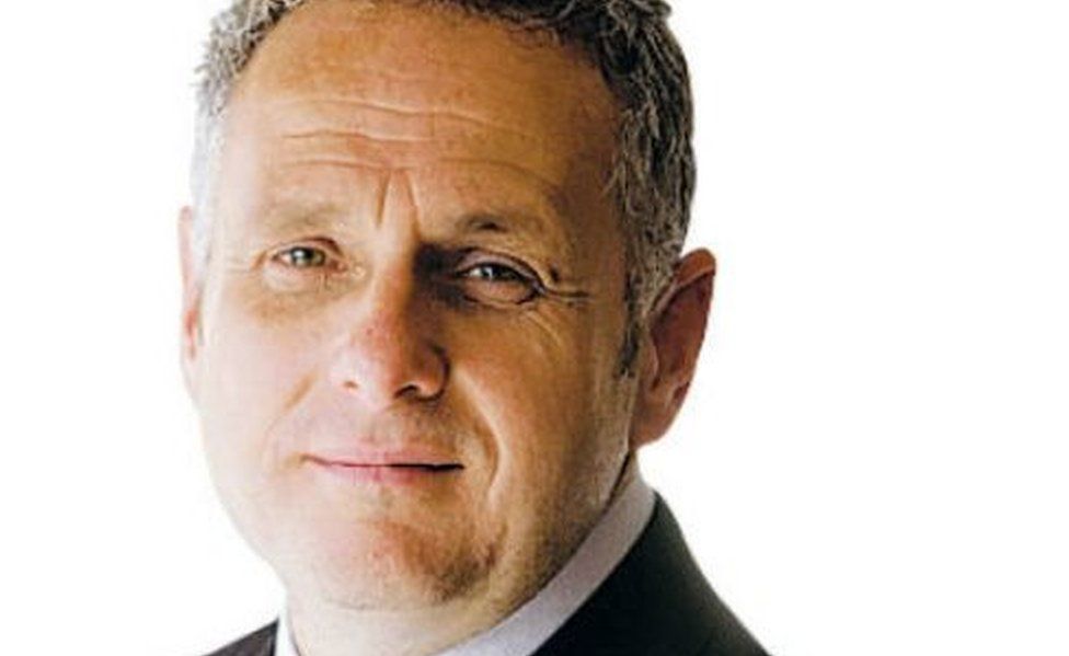 Northern Echo editor Peter Barron leaves after 17 years - BBC News