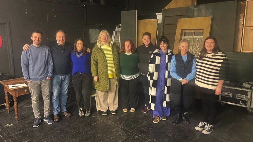 Drama dairieithog yn taclo'r argyfwng tai - BBC Cymru Fyw