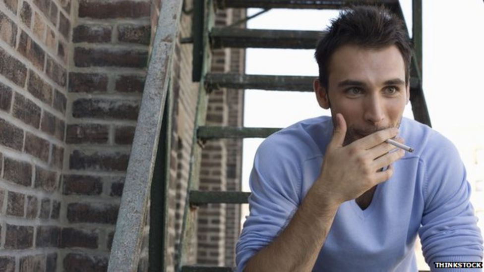 Smoking 'may play schizophrenia role' - BBC News