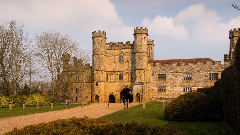 'Part of Santa Claus's finger' was given to Battle Abbey - BBC News