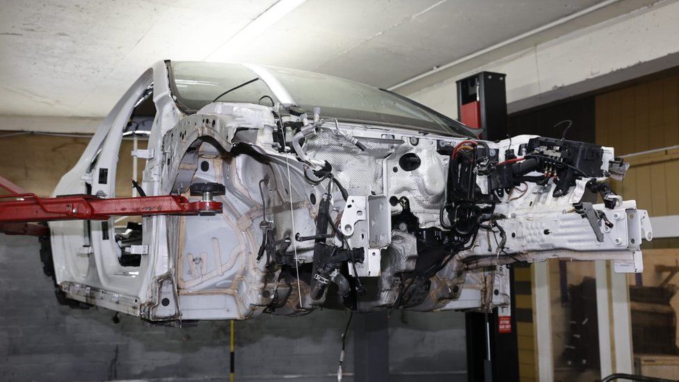 Oldham raids: £20k worth of vapes, a gun and car 'chop shop' found ...