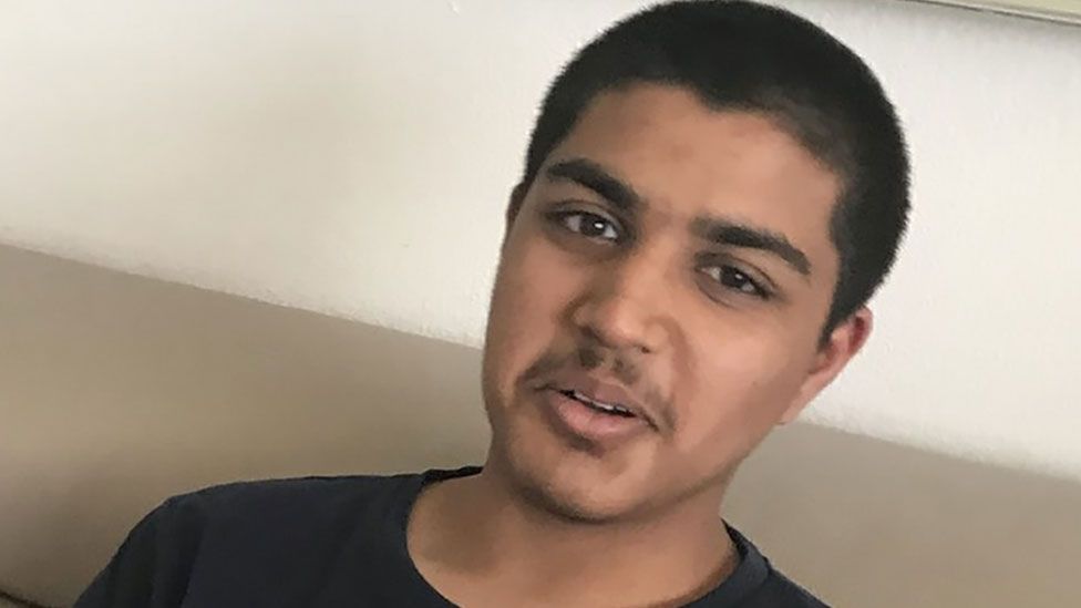 Murdered Jacob Abraham, 15, helped homeless hours before death - BBC News