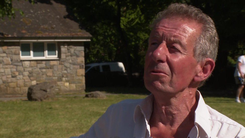 Pont Betws-y coed wedi bod ar gau "yn rhy hir" - BBC Cymru Fyw