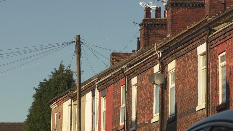 Couple on how £1 house in Stoke-on-Trent changed their lives - BBC News