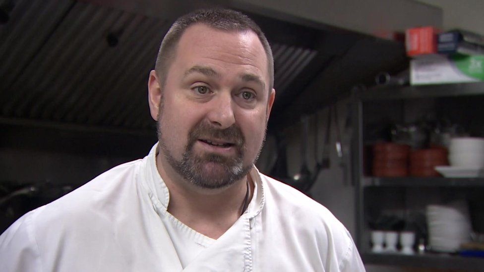 Meals on wheels service in Cornwall struggles for volunteers - BBC News