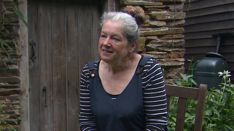 Covid: Surgery patients 'frustrated' by waiting times - BBC News