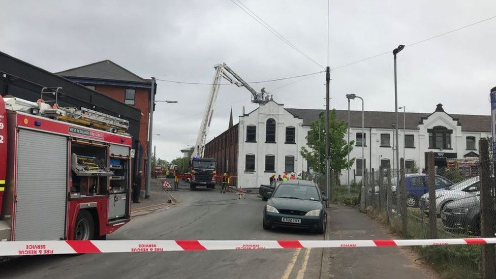 Events cancelled at Wolverhampton fire-struck venue - BBC News