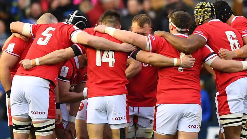 Cytundebau newydd i chwaraewyr rygbi 'yn y dyddiau nesaf' - BBC Cymru Fyw
