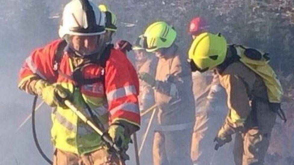 Crews battle wildfire at Sandness in Shetland - BBC News