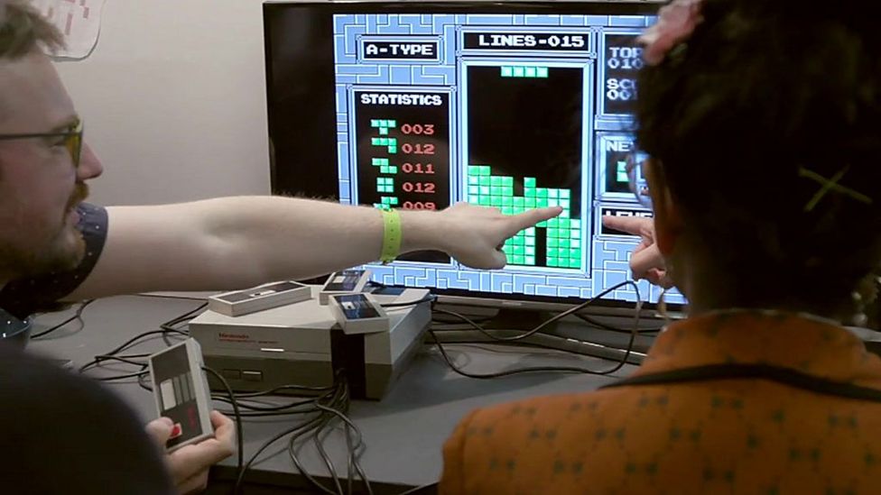 Tetris: US teenager claims to be first to beat video game - BBC News