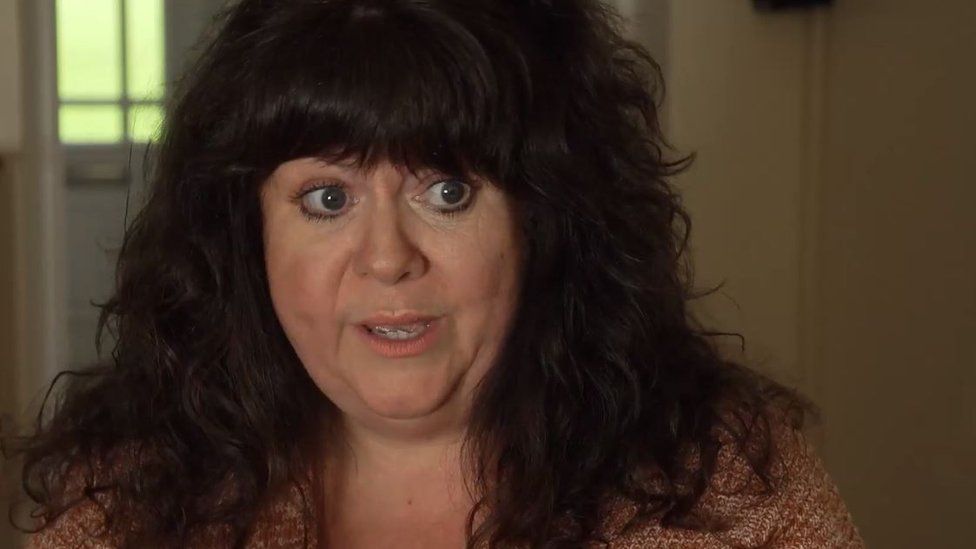 Tap water in Trecwn street 'unfit for human consumption' - BBC News