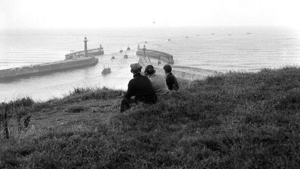 Whitby: John Tindale's sound and photo archive revealed - BBC News