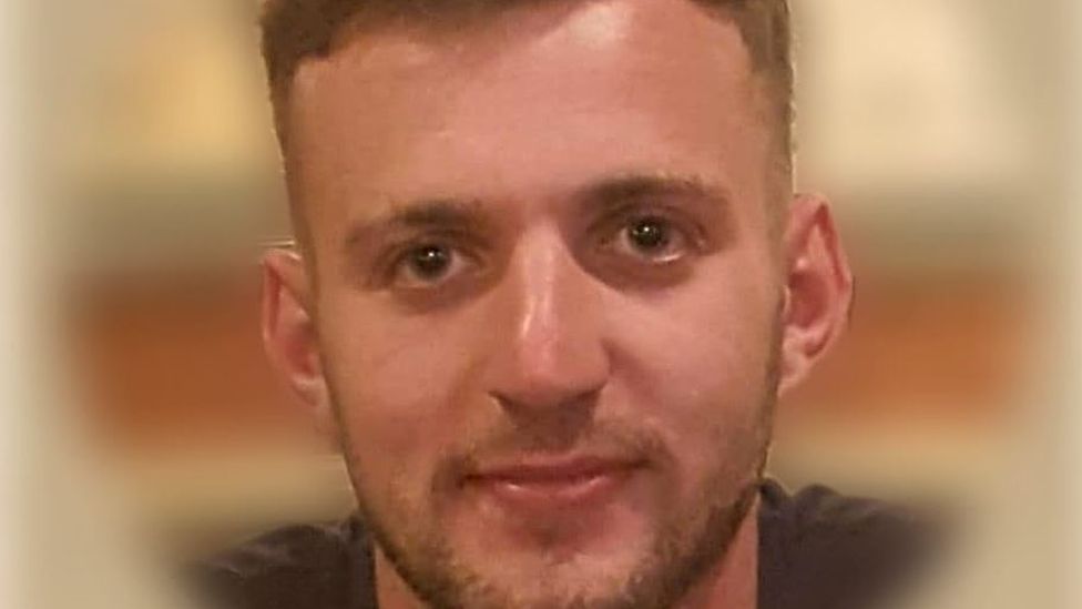 Family pay tribute to Wellington stabbing victim - BBC News