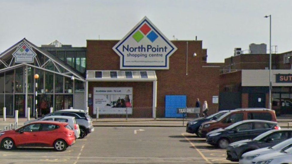 Two men arrested in Hull after alleged sex act in front of children ...